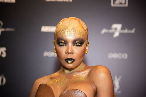 Thelma Assis Choca Com Fantasia E Reflete Buscando Conhecimento”