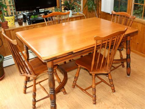 Colonial Maple Dining Room Sets