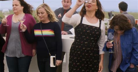 ‘wine Country Trailer Amy Poehler And Maya Rudolphs Netflix Comedy