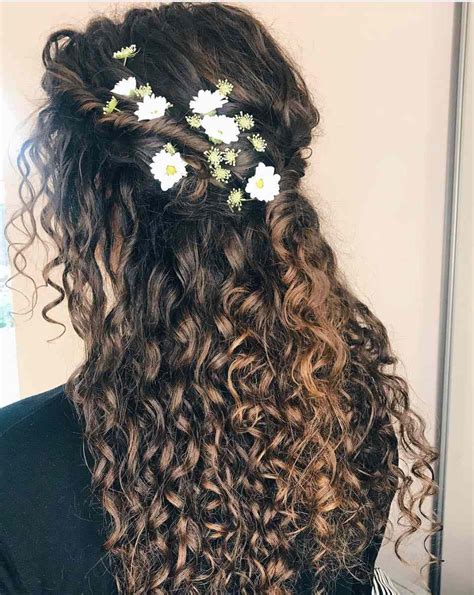 17 Stunning Wedding Hairstyles For Naturally Curly Hair