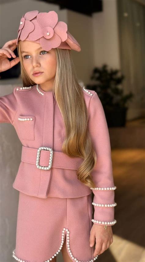 Costumase And Seturi Fetite