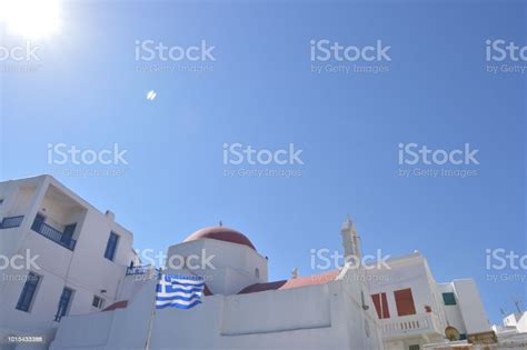 아름 다운 빨간 지붕 그리고 그리스 미코노스 섬에 코 라에서의 국기 건축 풍경 여행 크루즈 0명에 대한 스톡 사진 및 기타 이미지 Istock