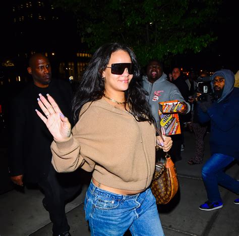 Rihanna Rihanna Fied The Blue Jeans White Sneakers Uniform Glamour