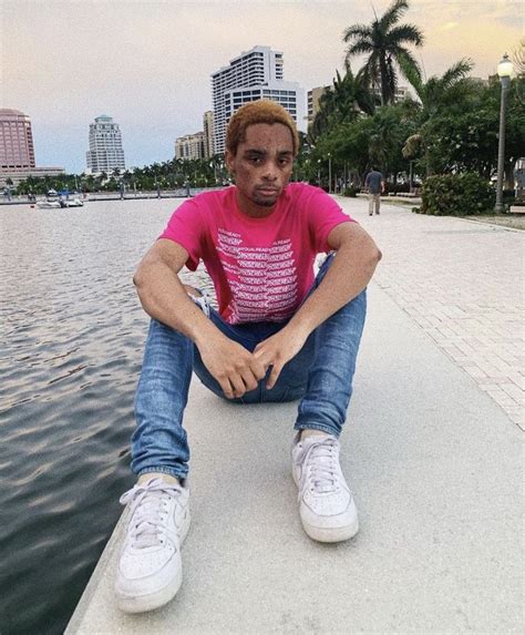 Isabelle Lawley Feet