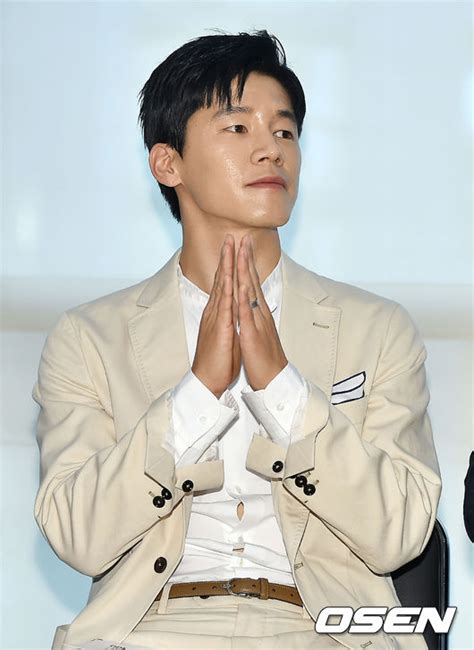 사진 김우열뜨거운 박수