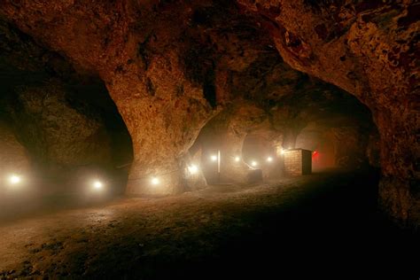 Review The Descent Horror In The Caves