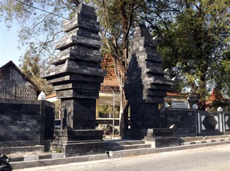 Makam Panjang Leran Wisata Religi Leran