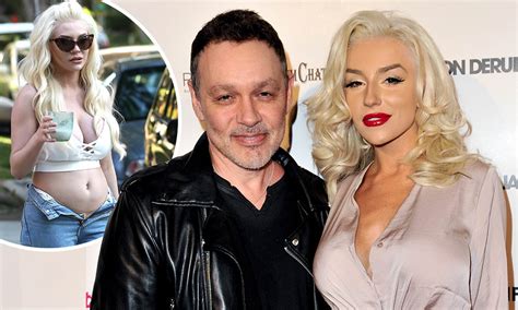 Doug Hutchisons Instagram Twitter And Facebook On Idcrawl