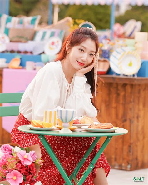 솔트엔터테인먼트 여름의 청량한 분위기와 찰떡궁합 박신혜 배우의 모던하우스 광고 촬영 비하인드