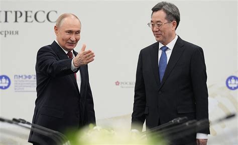 ရုရှားသမ္မတ ပူတင်နှင့် တရုတ်ဒုဝန်ကြီးချုပ် တိန့်ရွှေးရှန်းတို့ တွေ့ဆုံဆွေးနွေး