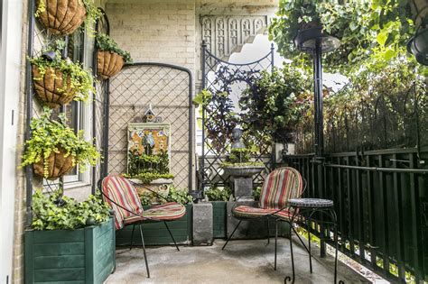 Украсить балкон цветами – лучшее решение лета (60 фото)