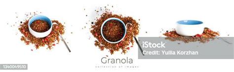 그래놀라는 흰색 배경에 고립 초콜릿과 딸기를 곁들인 그라놀라 초콜릿에 대한 스톡 사진 및 기타 이미지 초콜릿 0명 갈색