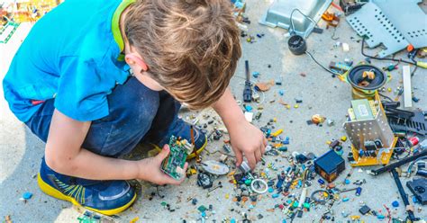 Tinker Play With Unplugged Tech