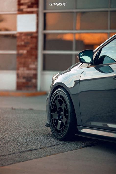 2018 Ford Focus Rs With 18x85 Fifteen52 Turbomac And Falken 245x40 On