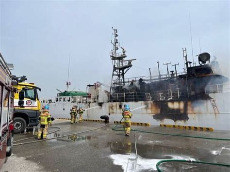 러시아 어선 기장 앞바다 화재로 4명 사망 21명 구조 시사인 투데이