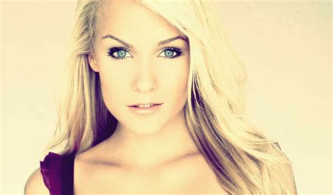 Девушка блондинка с голубыми глазами 53 фото