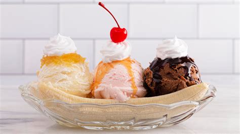 A Frozen Banana Split Cocktail Is The Boozy Dessert You Need This Summer