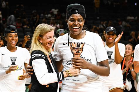 Jonquel Jones Contract Salary Net Worth The Girl From The Bahamas