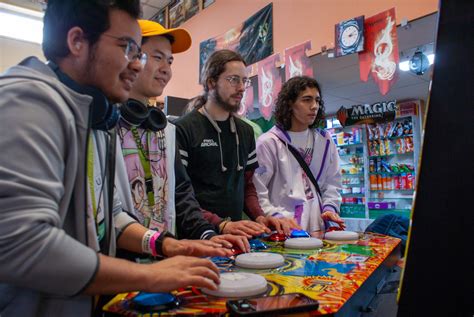 Fans Van Ritme Spellen Komen Vanuit Heel Europa Samen Voor Ddr Exp Event