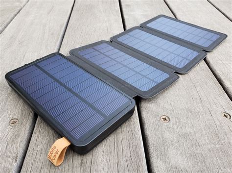 ソーラーパネル搭載のおすすめ大容量モバイルバッテリー！3台同時に充電可能で災害時にも役立つ 暮らしラク