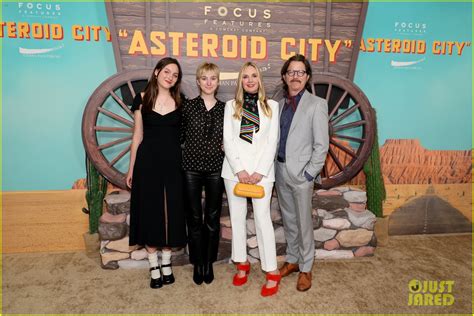 Scarlett Johansson Maya Hawke And Margot Robbie Go Classic In Black