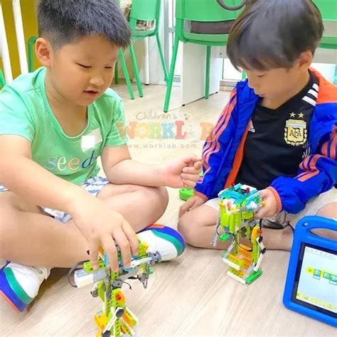 tell me about robotics holiday camps and classes in singapore