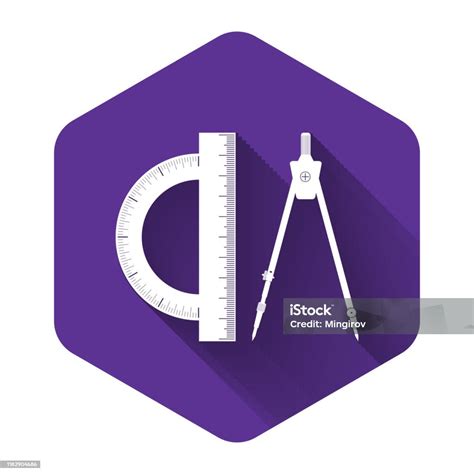 긴 그림자로 격리 된 흰색 각도기 및 그리기 나침반 아이콘입니다 전문 악기를 그리기 기하학적 장비 교육 표지판 보라색 육각 버튼 벡터 일러스트레이션 각도기에 대한 스톡 벡터