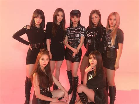 Pin By Blacktwice On Clc Clc Kpop Girls Kpop Girl Groups