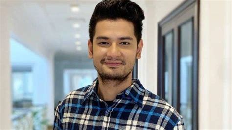 Profil Tokoh Ntt Emmanuel Kevin Hillers Model Dan Aktor Ikatan Cinta