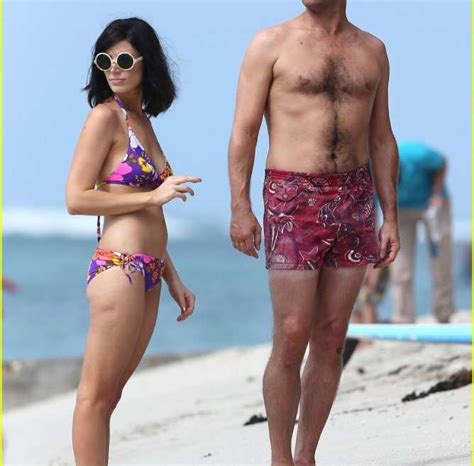 Jon Hamm Shirtless Mad Men Beach Scenes In Hawaii 03 668x1000