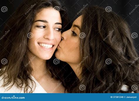 Belle Fille De Brune Photo Stock Image Du Coupure Cheveu