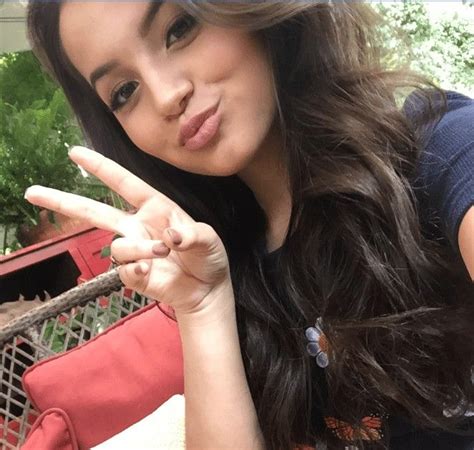 Pin By Tali🕊️🩰 🌷🦢🩷👑🎠 On Isabela Moner Cute Couple Pictures Barbie Model Isabela Moner