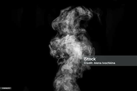 곱슬 흰색 증기 안개 또는 연기 검은 배경에 고립 된 투명 한 특수 효과 추상 안개 또는 스모그 0명에 대한 스톡 사진 및 기타 이미지 Istock