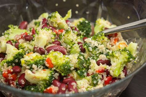 No Diets Allowed Салата с броколи киноа и червен боб