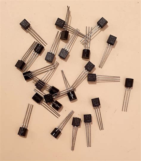 25 X Bc327 40 Transistor Pnp 45v 800ma Neufs Motorola Ic0096 Radioelec Electronic