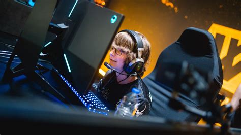 Its Over Version1 Snaps Daniels Rocket League Drought With Grudge Match Win