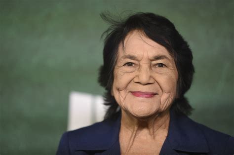 Dolores Huerta Urge A Los Latinos A Votar El 5 De Noviembre La Raza