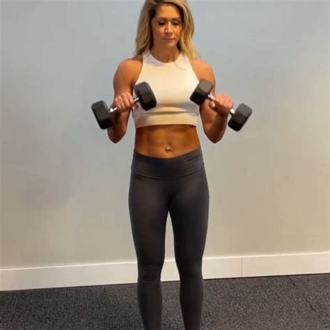 Zottman Curl By Fifi J Exercise How To Skimble