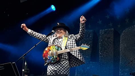 Biografie ‘sprekken Geeft Blik Achter Het Normaal Imago Van Bennie Jolink