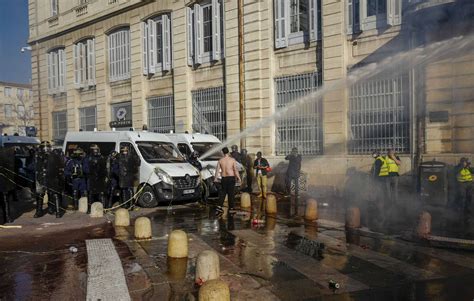 Video Montpellier Des Gilets Jaunes Empêchent Les Casseurs De