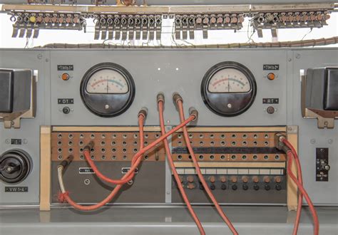 무료 이미지 과학 기술 고대 미술 제어 장치 늙은 항공기 차량 보여 주다 기계 계량기 라디오 스위치 전자 제품 전기 같은 악기들 버튼 직장