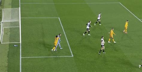 Винисиус го удри Столе Димитриевски па доби црвен картон