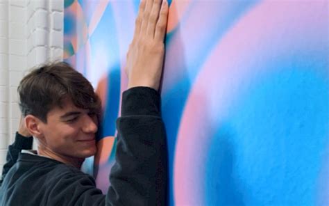 Exhibition Hugging Architecture