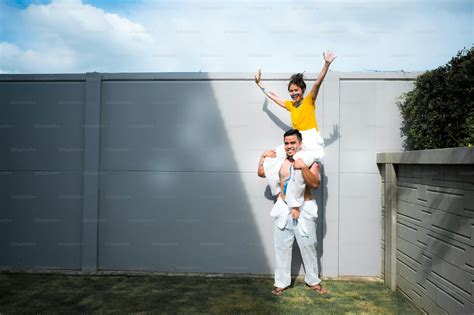 사랑에 빠진 젊은 아름 다운 커플 남자와 여자 결혼식 전 촬영 사진 Unsplash의 초상 이미지