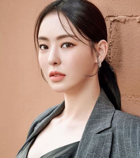 배우 이다희 한국시리즈 2차전 시구