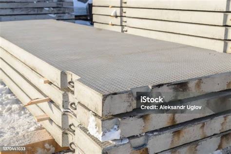 제조 공장의 창고에 철근 콘크리트 도로 슬래브의 스택의 클로즈업 0명에 대한 스톡 사진 및 기타 이미지 0명 건설 산업 건축자재 Istock