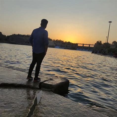 پسری که خانواده بهش افتخار کنن پسر نیست پسر باید مایع ننگ خانواده