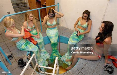 Weeki Wachee Mermaid Photos And Premium High Res Pictures Getty Images