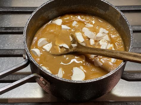 비프 커틀렛 With 바비큐 생크림 소스