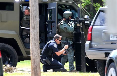 Swat Teams Raid House In Nlr The Arkansas Democrat Gazette Arkansas